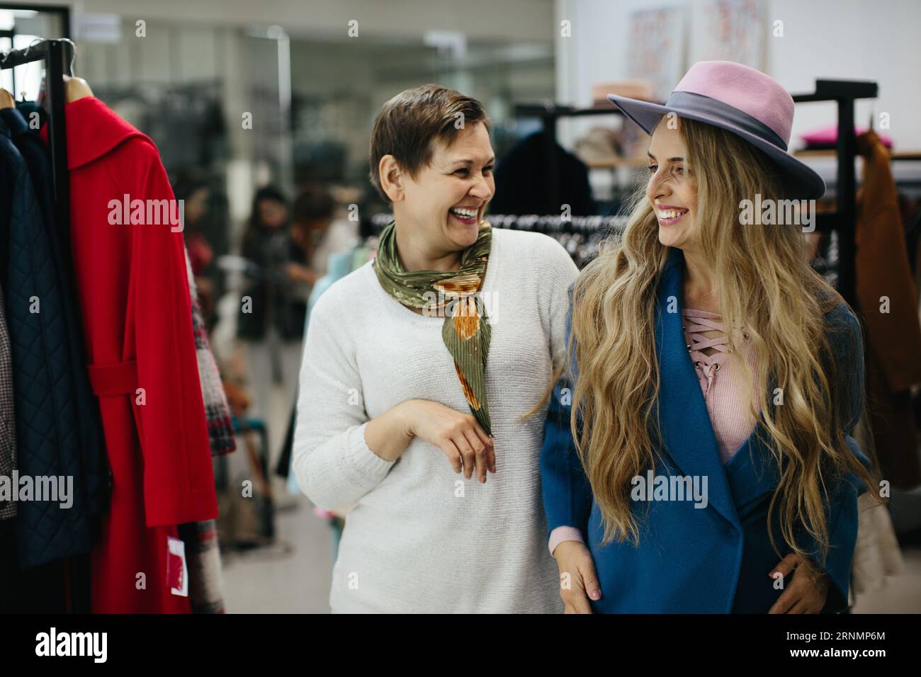 Senior woman store fitting room hi-res stock photography and images - Alamy