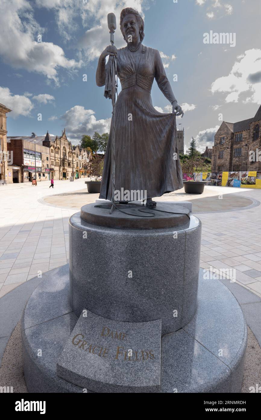 Statue of Dame Gracie Fields in Rochdale’s Town hall square. Rochdale ...
