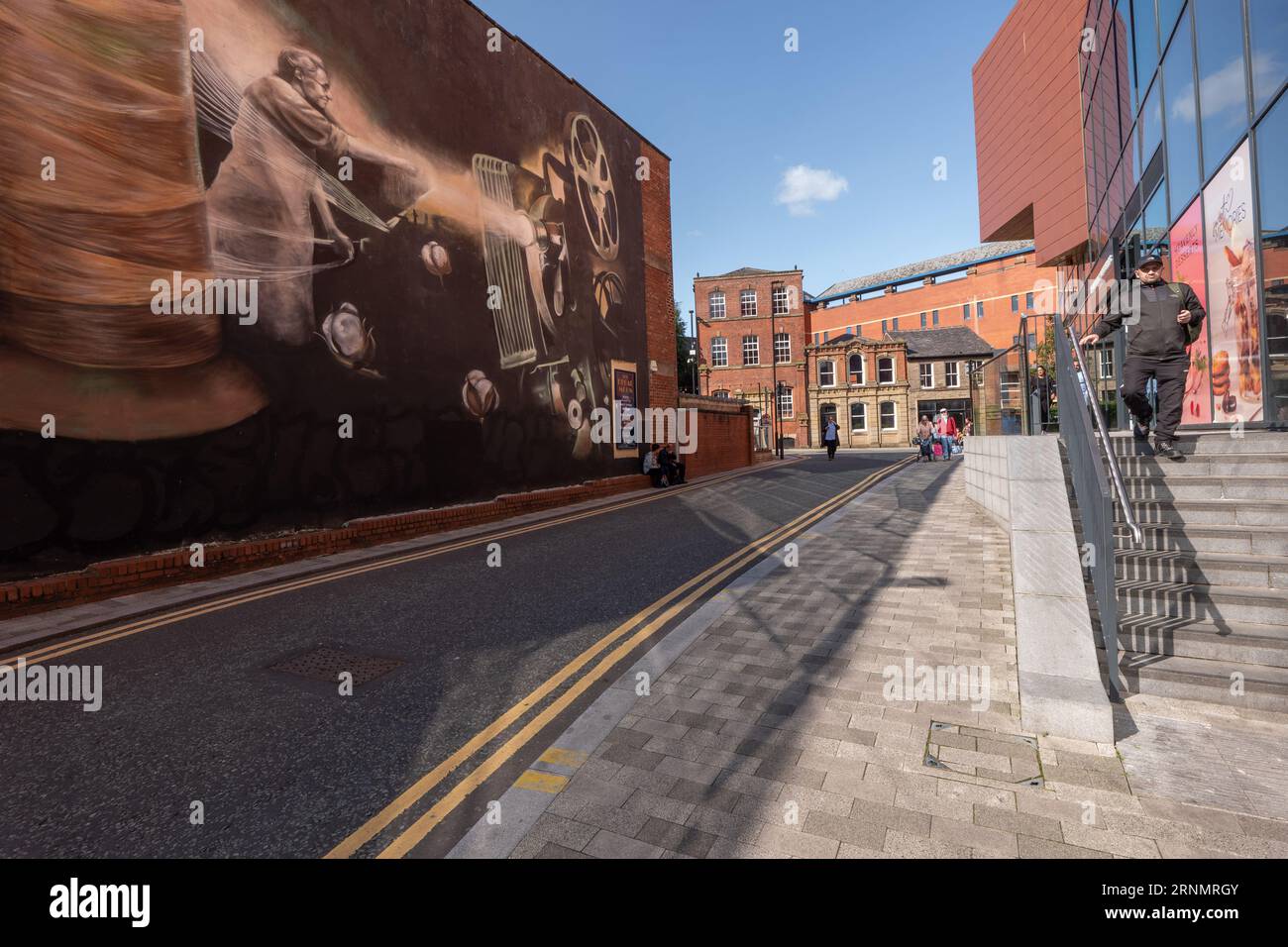 Mural depicting Rochdales past links to cloth industry and mills and ...