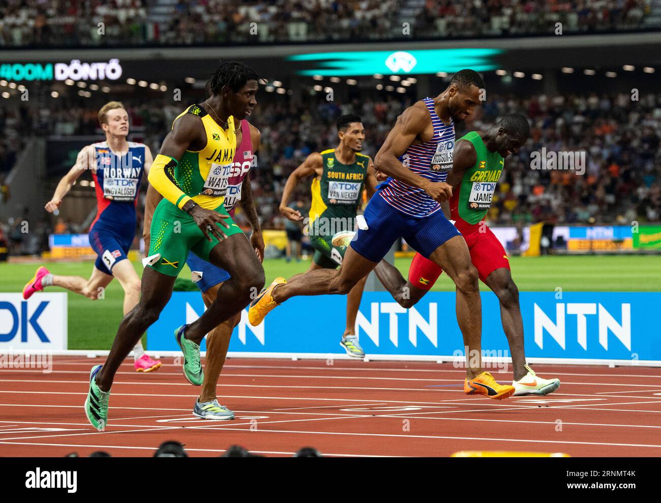 Female athlete crossing finish line hi-res stock photography and images ...