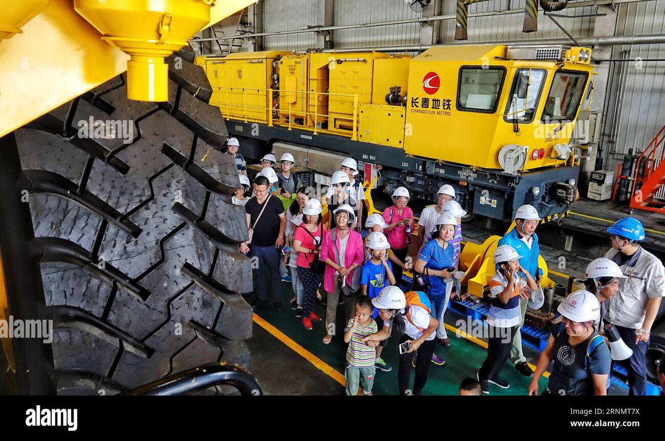 China engineering machinery corporation hi-res stock photography and ...