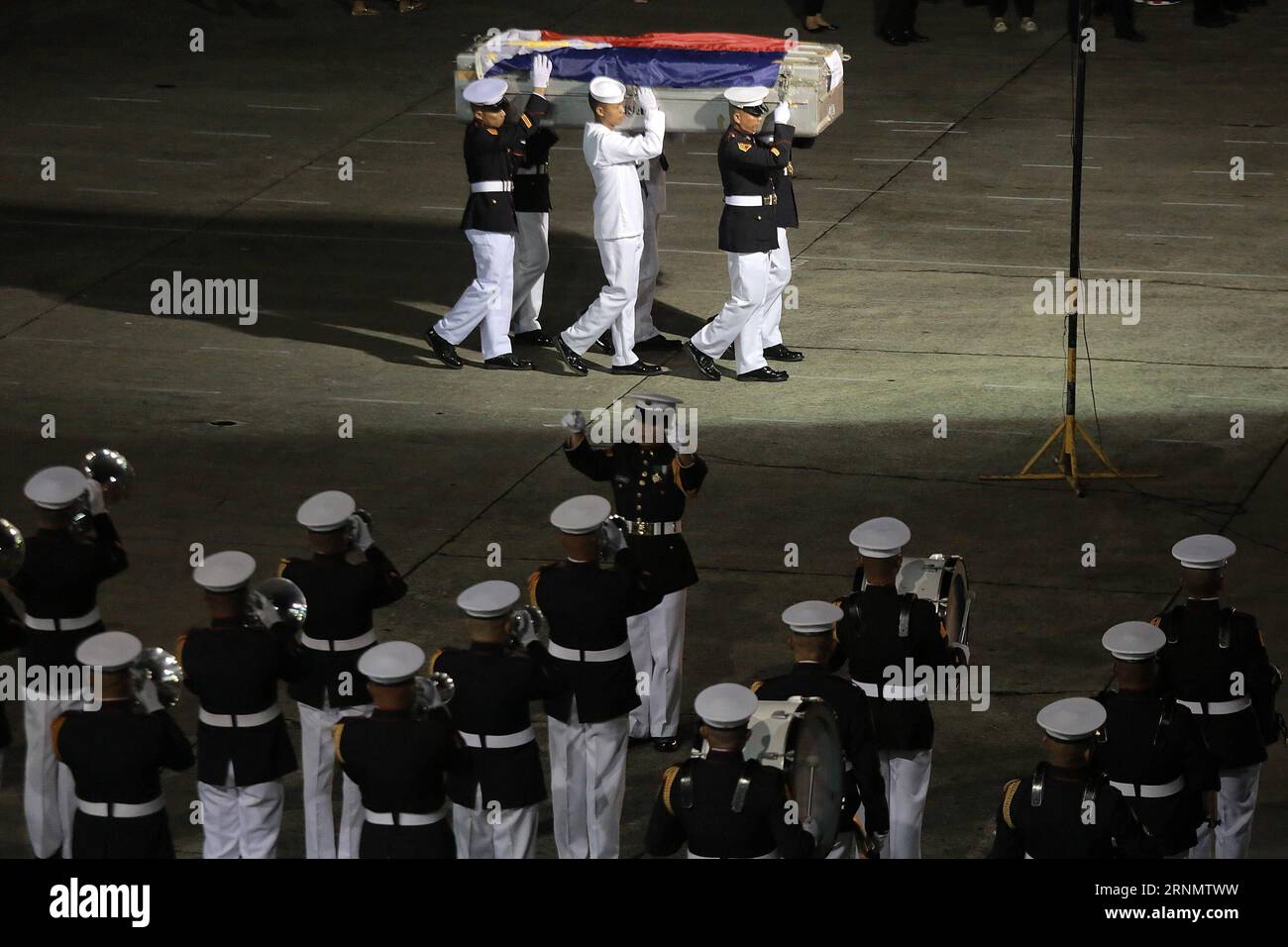 (170611) -- PASAY CITY, June 11, 2017 -- Soldiers carry a casket of ...