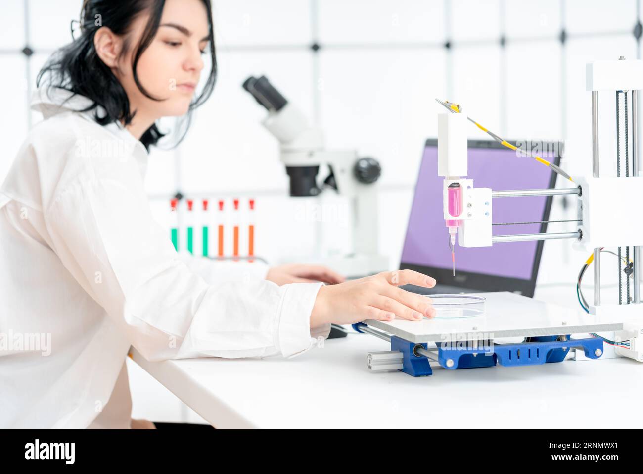 woman scientists in laboratory 3d bioprinting Stock Photo - Alamy