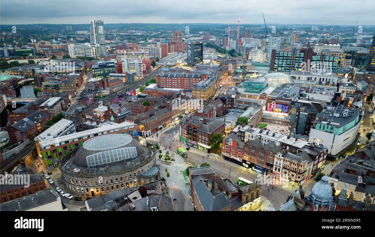 Skyline of leeds hi-res stock photography and images - Alamy