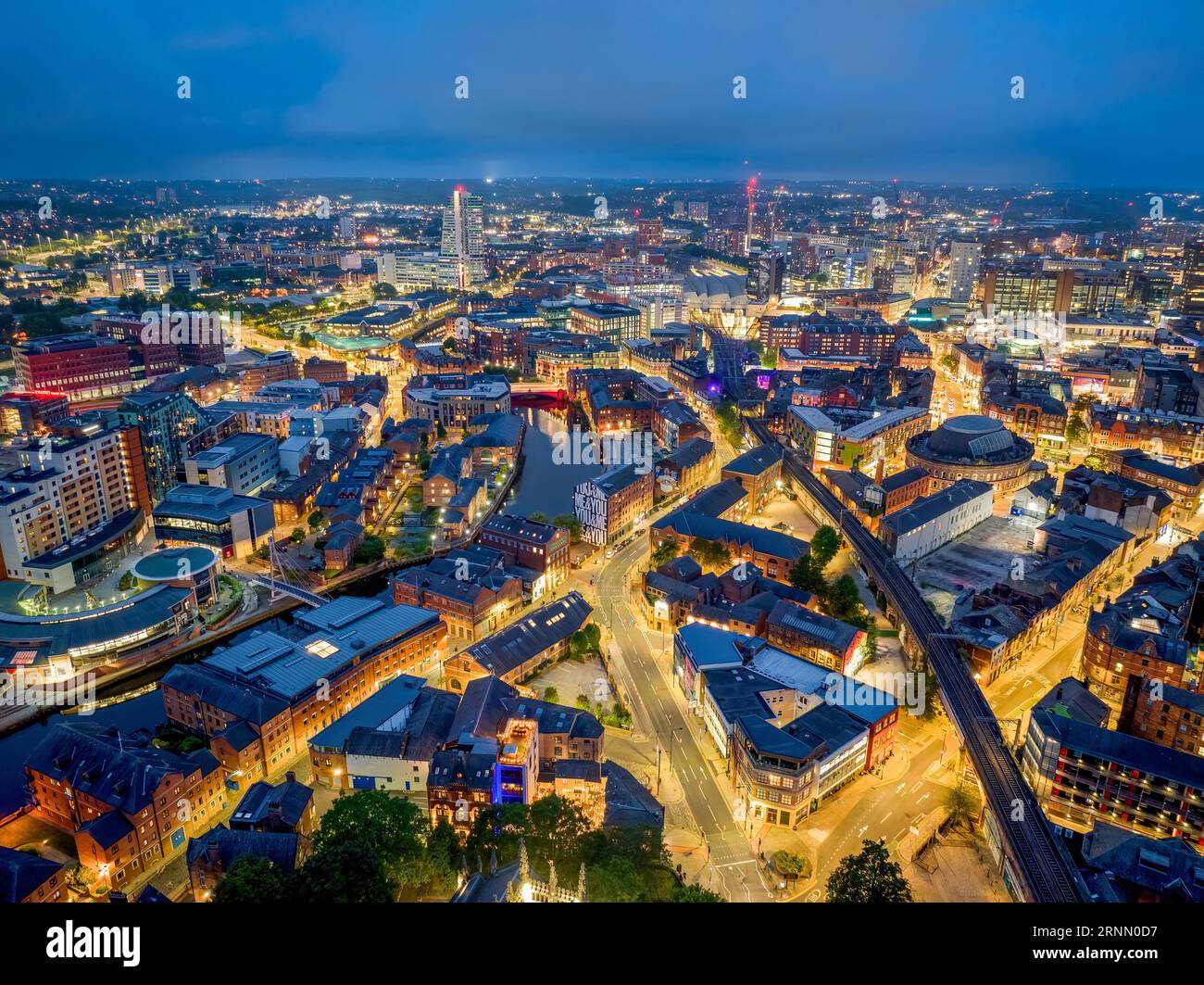 Leeds england skyline hi-res stock photography and images - Alamy