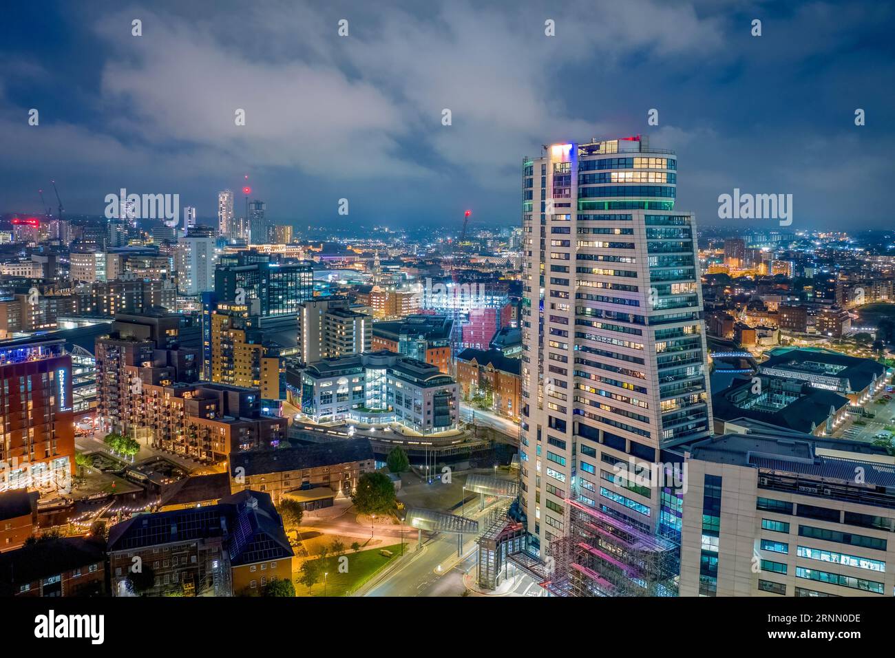 Leeds city life hi-res stock photography and images - Alamy