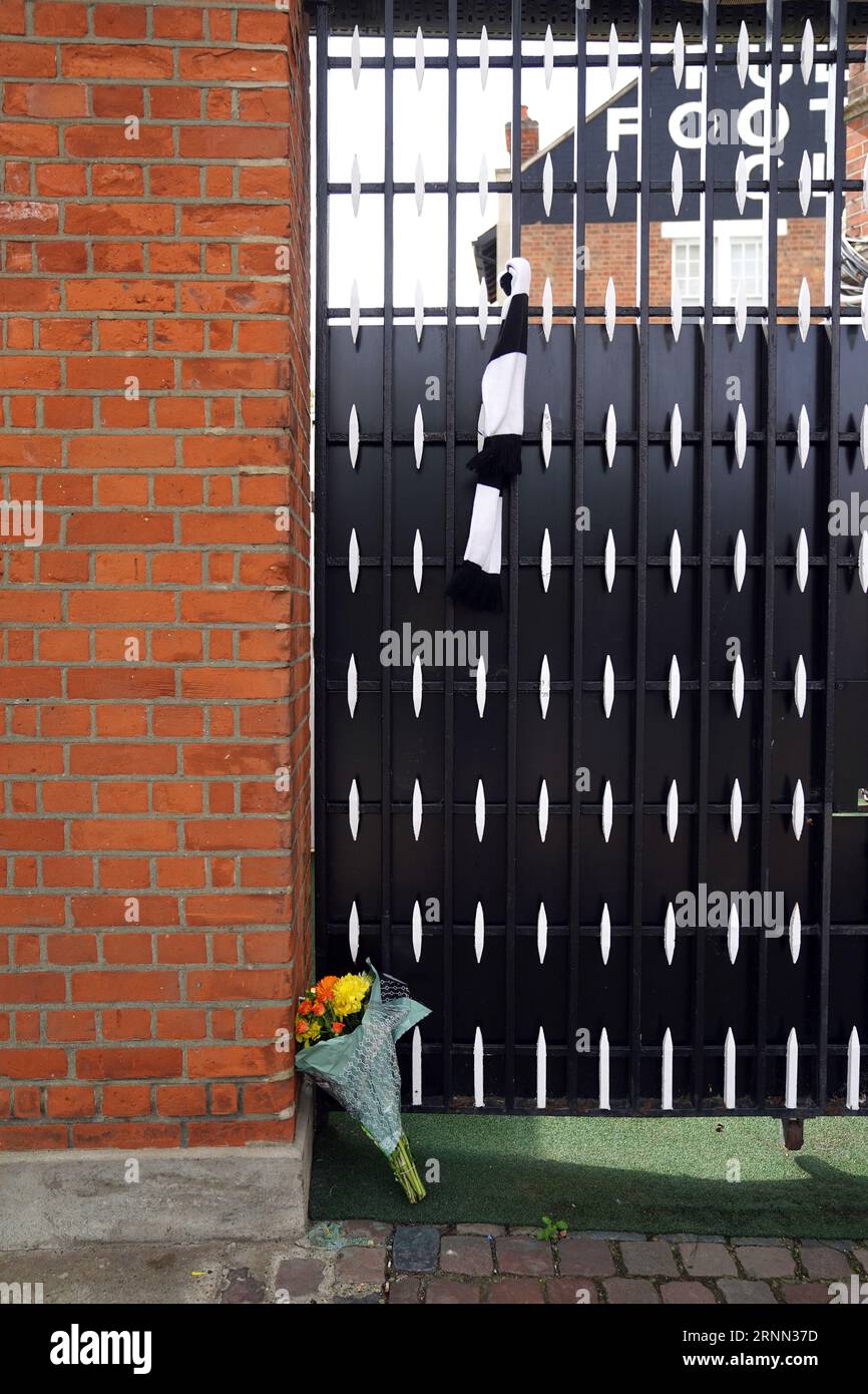 Harrods owner mohamed al fayed hi-res stock photography and images - Alamy