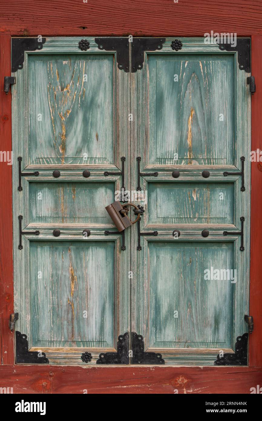 Old door in Gyeongbokgung Palace from Seoul South korea Stock Photo - Alamy