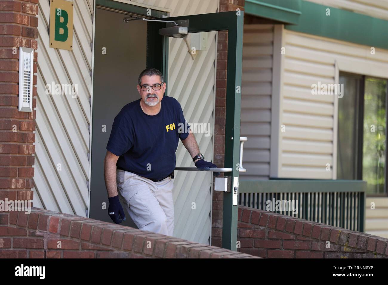 Fbi officer hi-res stock photography and images - Alamy