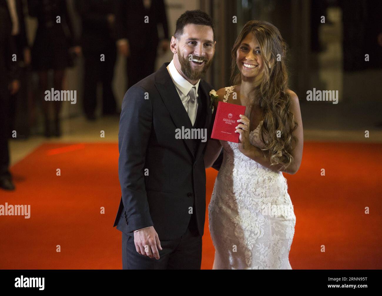 Lionel messi and wife hi-res stock photography and images - Alamy