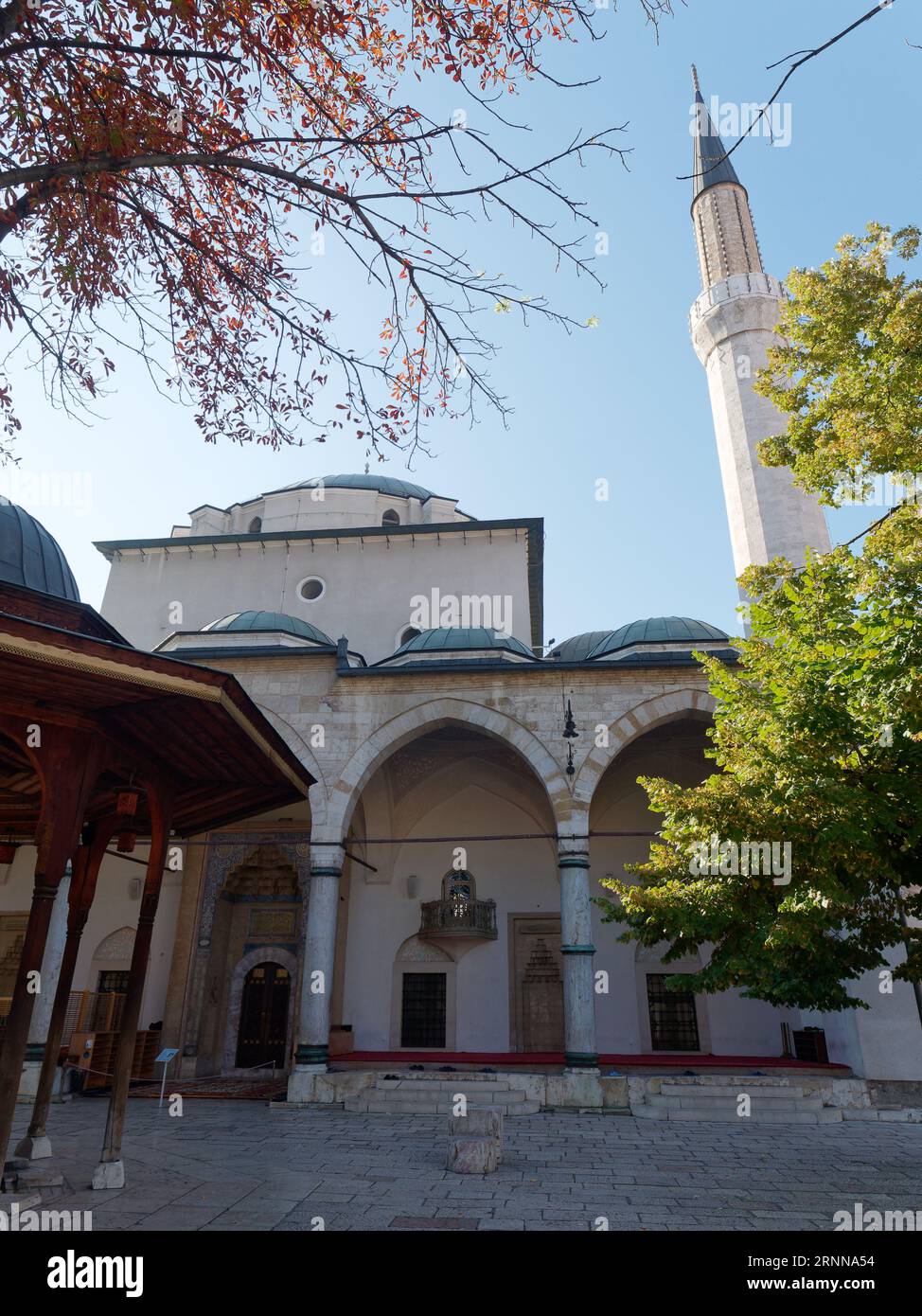 Mosque with courtyard hi-res stock photography and images - Alamy