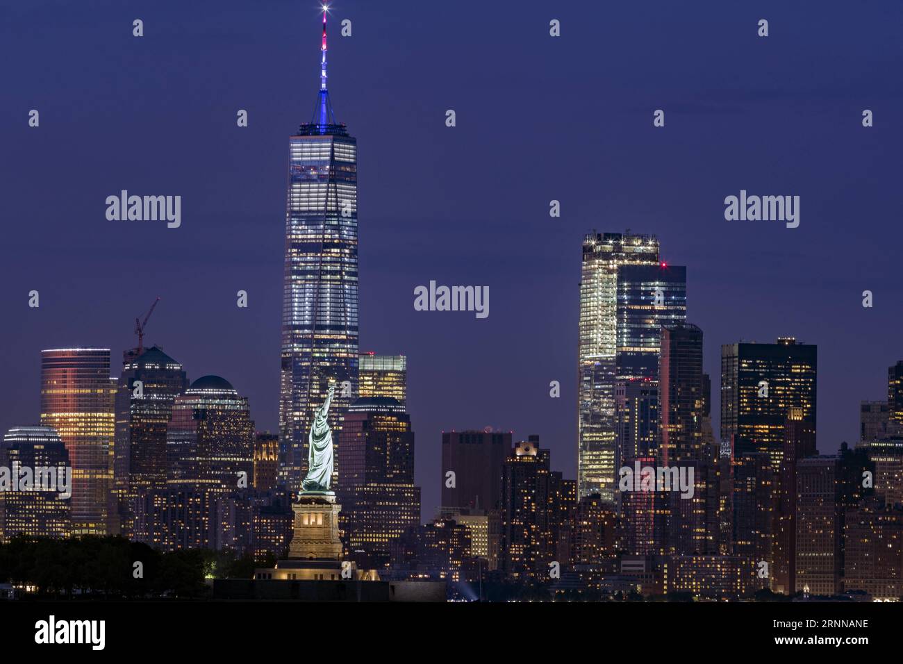 Top 5 lakes hi-res stock photography and images - Alamy