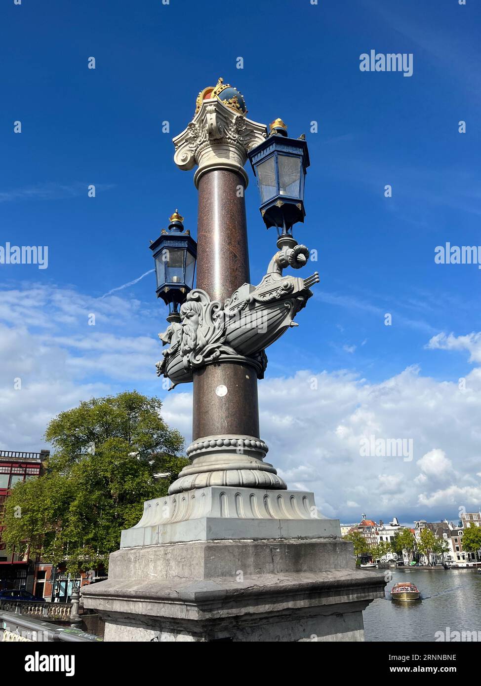 Amsterdam and bridge lamp post hi-res stock photography and images - Alamy