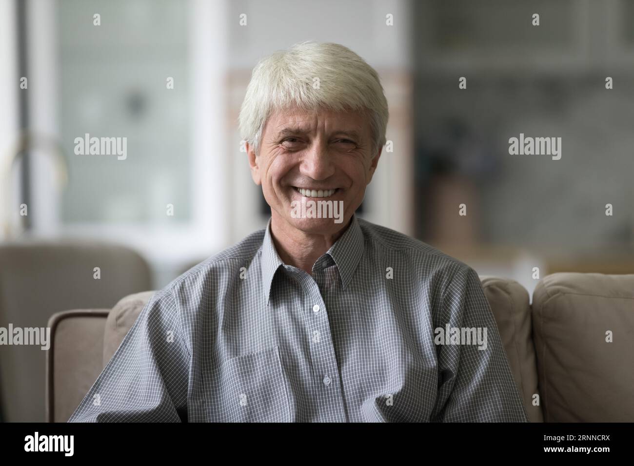 Handsome grey haired man hi-res stock photography and images - Alamy