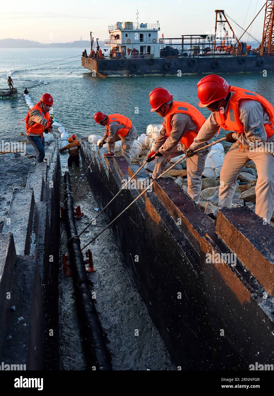 Cablecasting hi-res stock photography and images - Alamy
