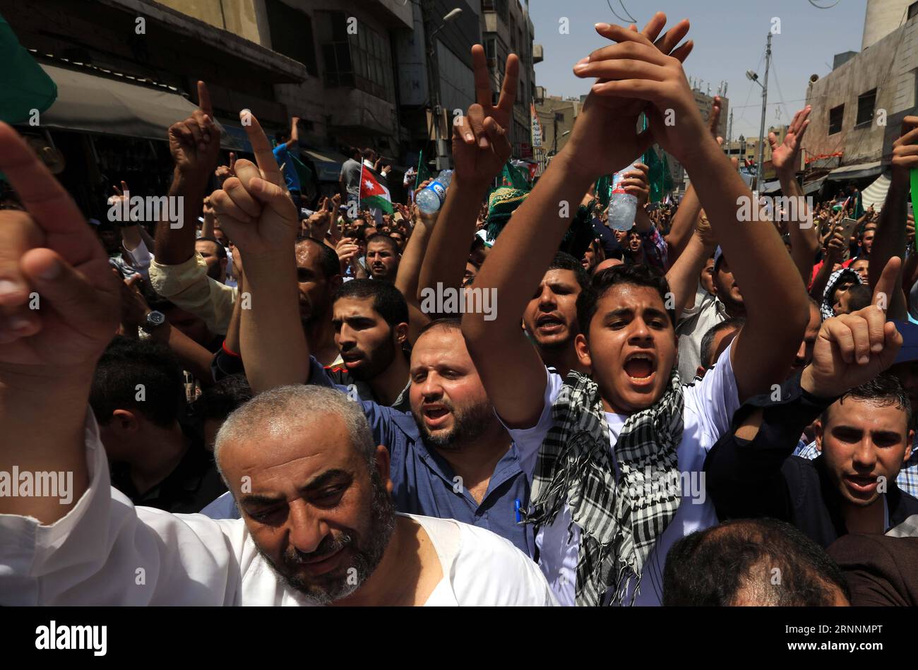 (170721) -- AMMAN, July 21, 2017 -- Protestors participate in a ...