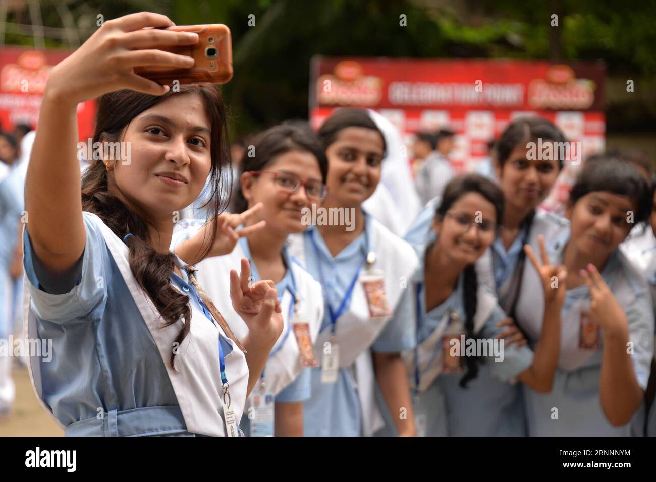 (170723) -- DHAKA, July 23, 2017 -- Students take selfie after checking ...