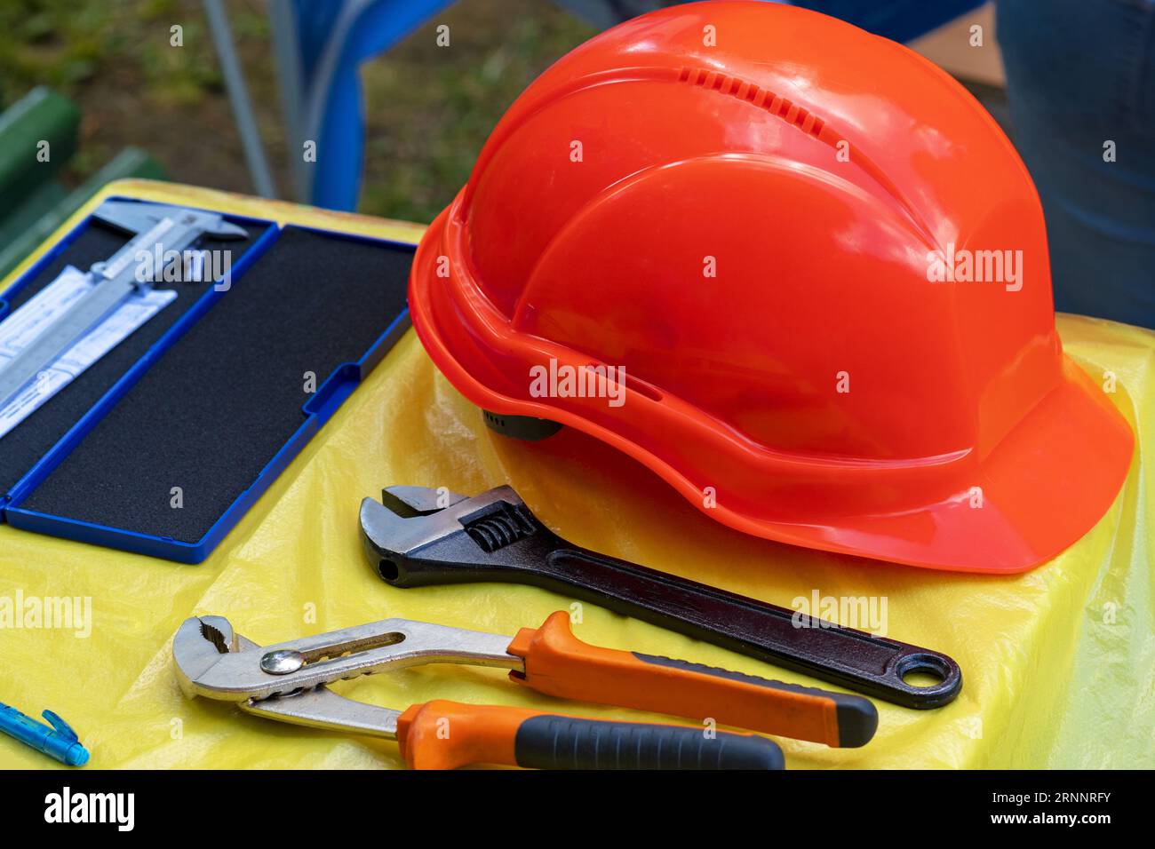 Helmet builder, instruments for repair. Set of tools. Adjustable ...