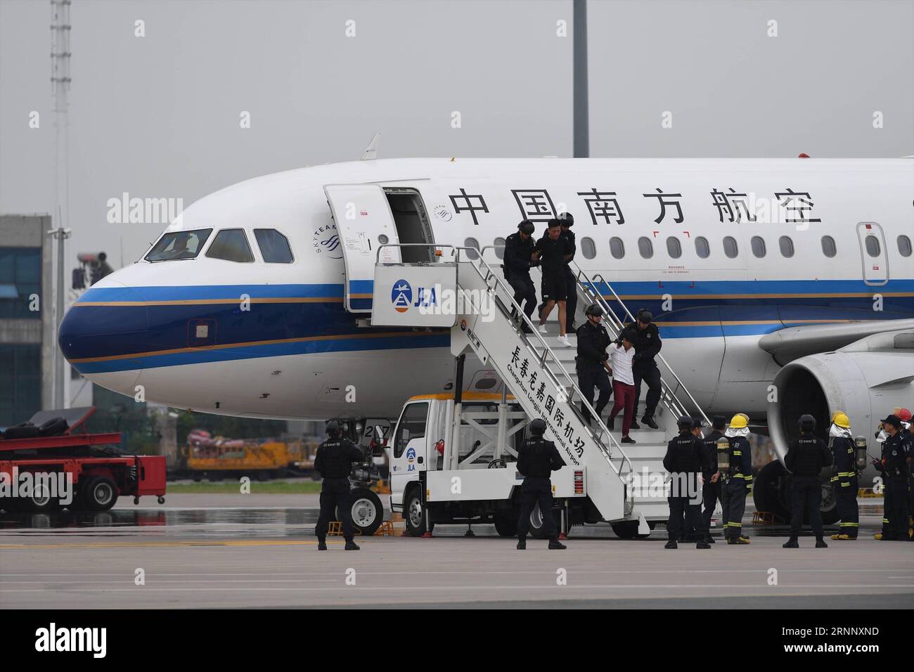 Swat team rescue hi-res stock photography and images - Alamy