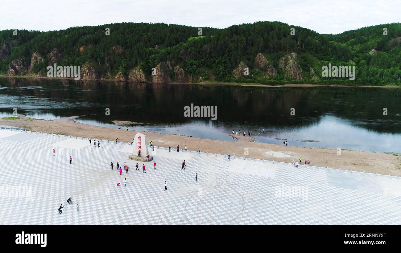 (170802) -- MOHE, Aug. 2, 2017 -- Tourists visit the Shenzhoubeiji ...