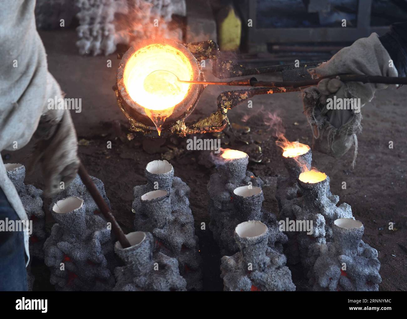 Copper goods hi-res stock photography and images - Alamy