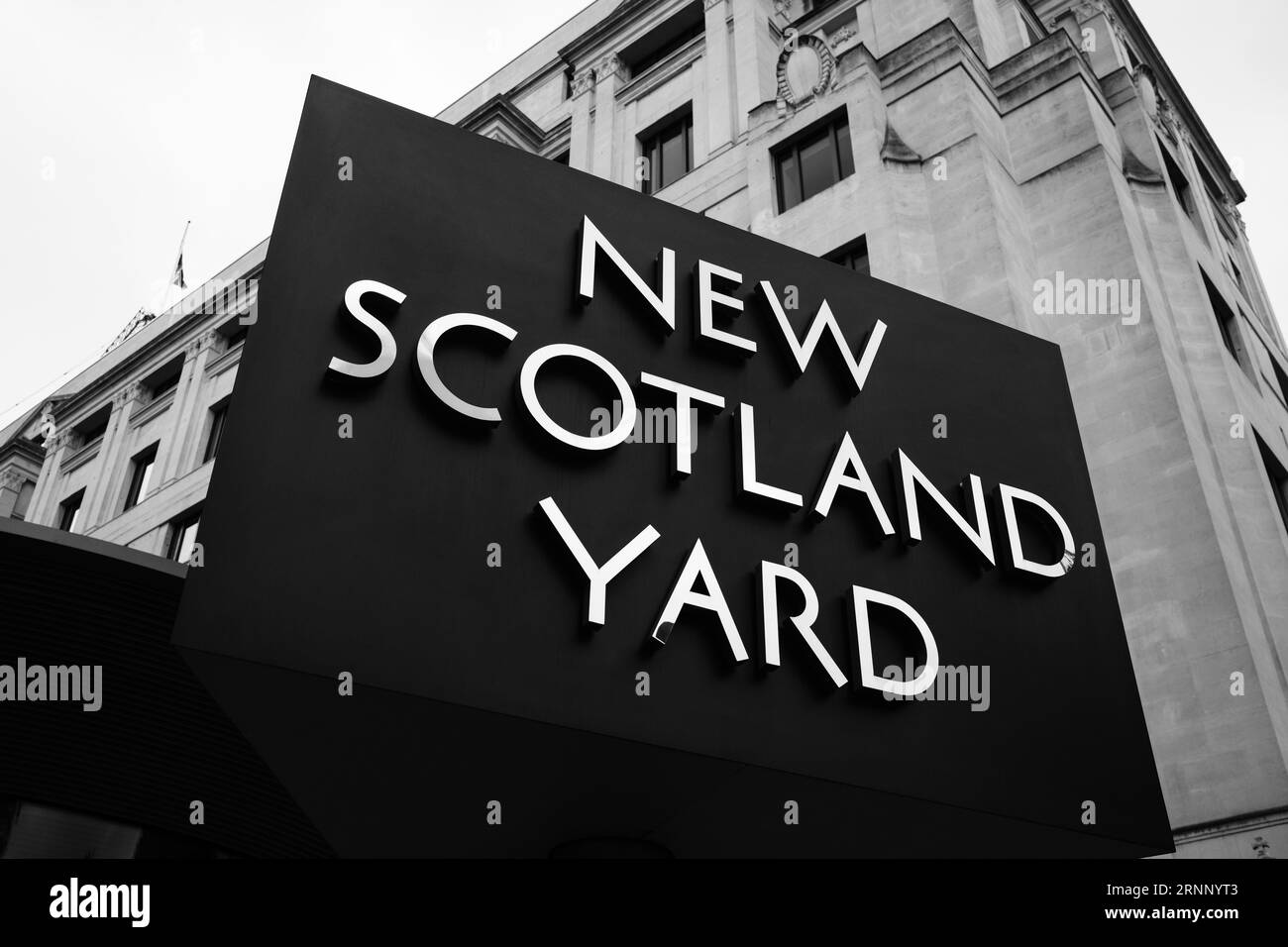 London metropolitan police new scotland Black and White Stock Photos ...