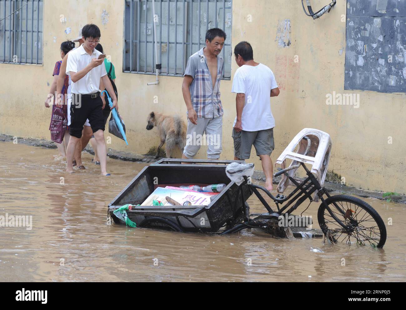 China flood warning system hi-res stock photography and images - Alamy