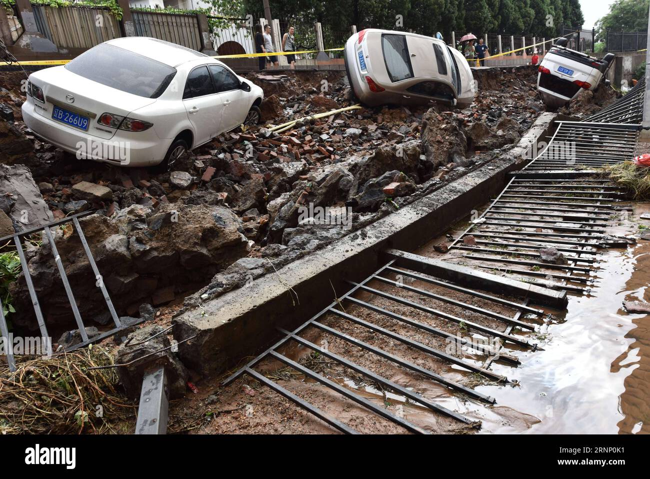 China flood warning system hi-res stock photography and images - Alamy