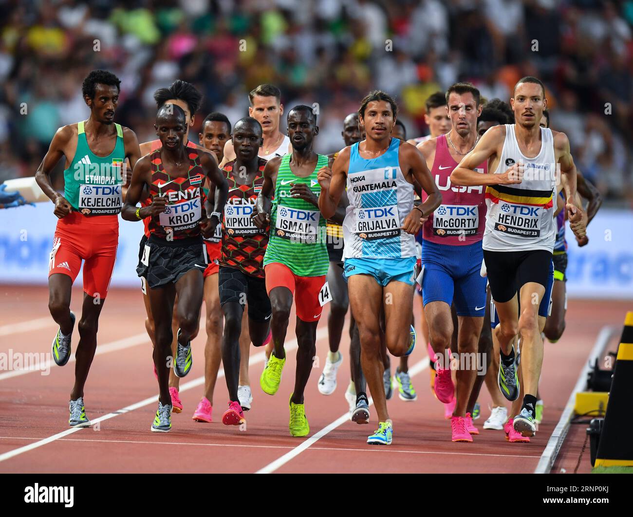 5000m race start line hi-res stock photography and images - Alamy