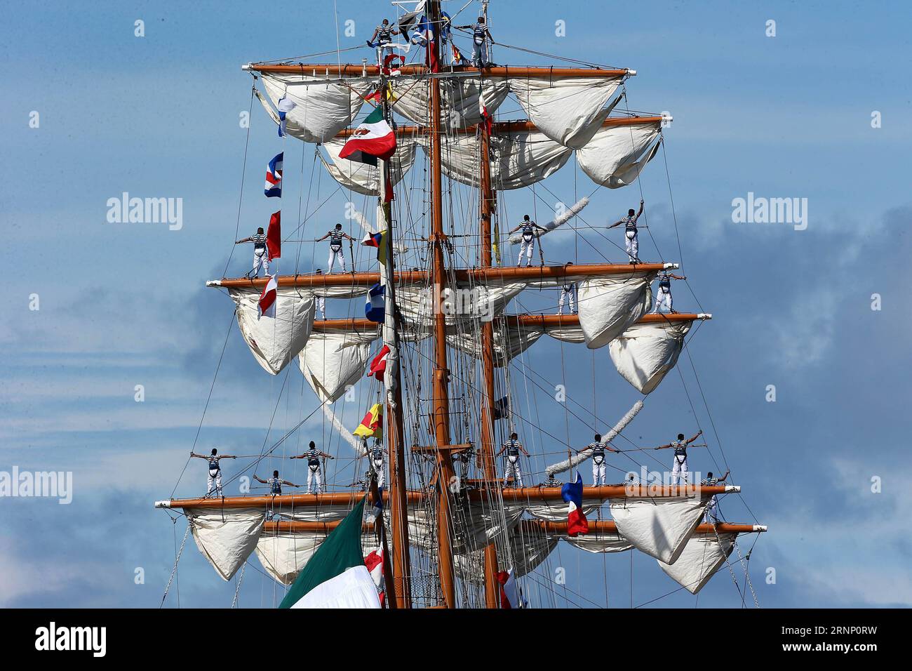 (170804) -- MANILA, Aug 4, 2017 -- Members of the Mexican Navy stand on ...