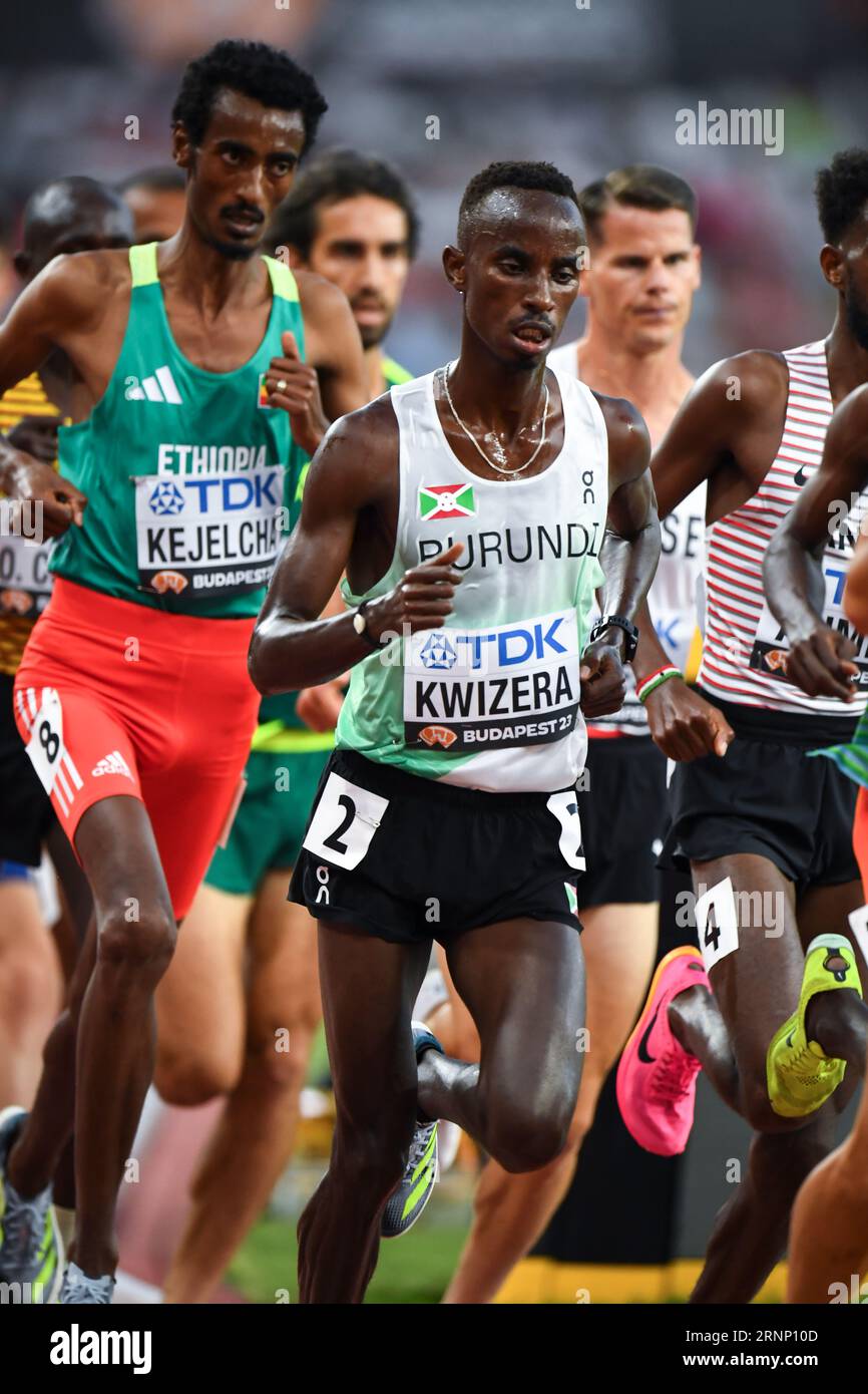 5000m race start line hi-res stock photography and images - Alamy