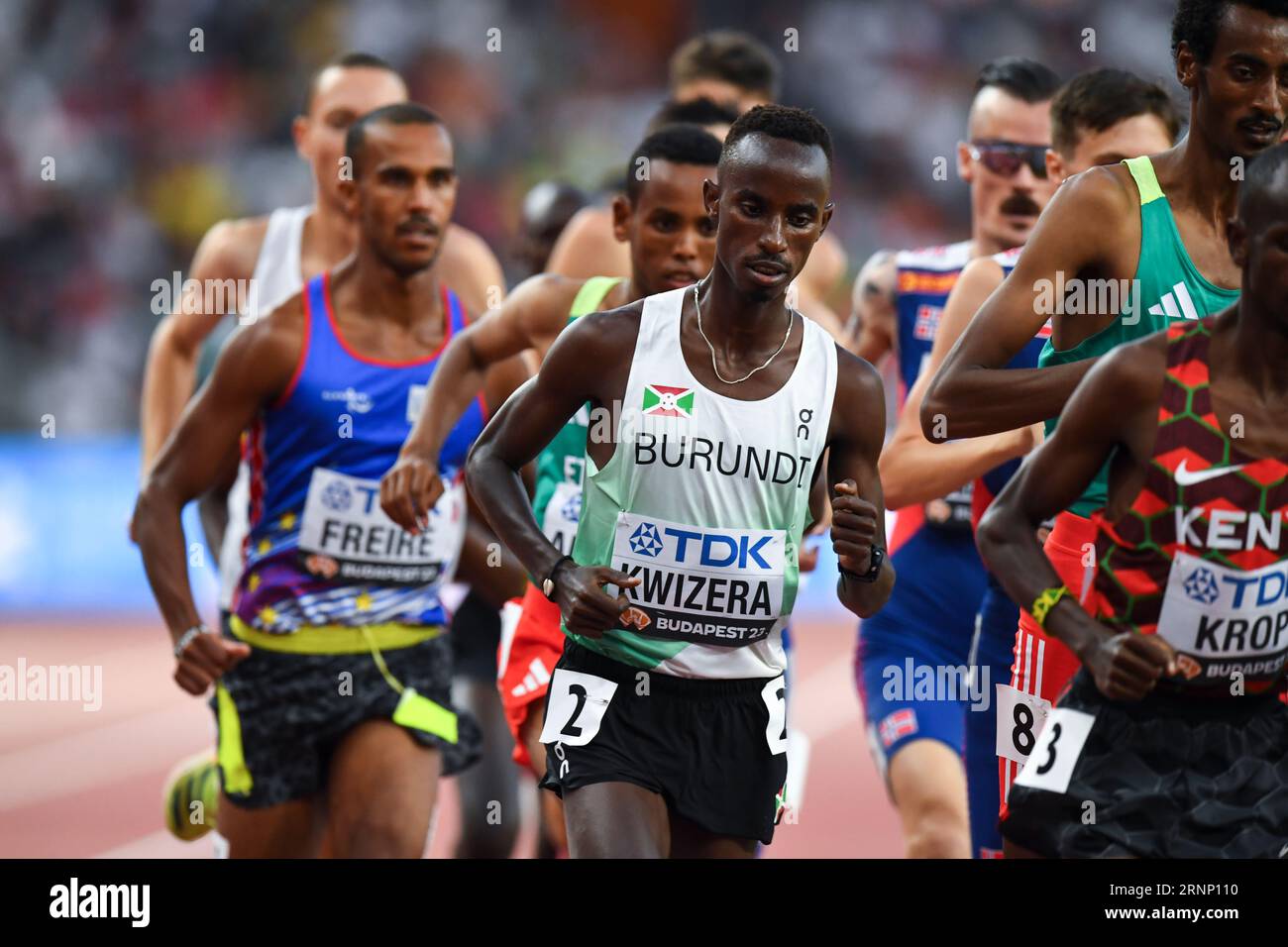 5000m race start line hi-res stock photography and images - Alamy