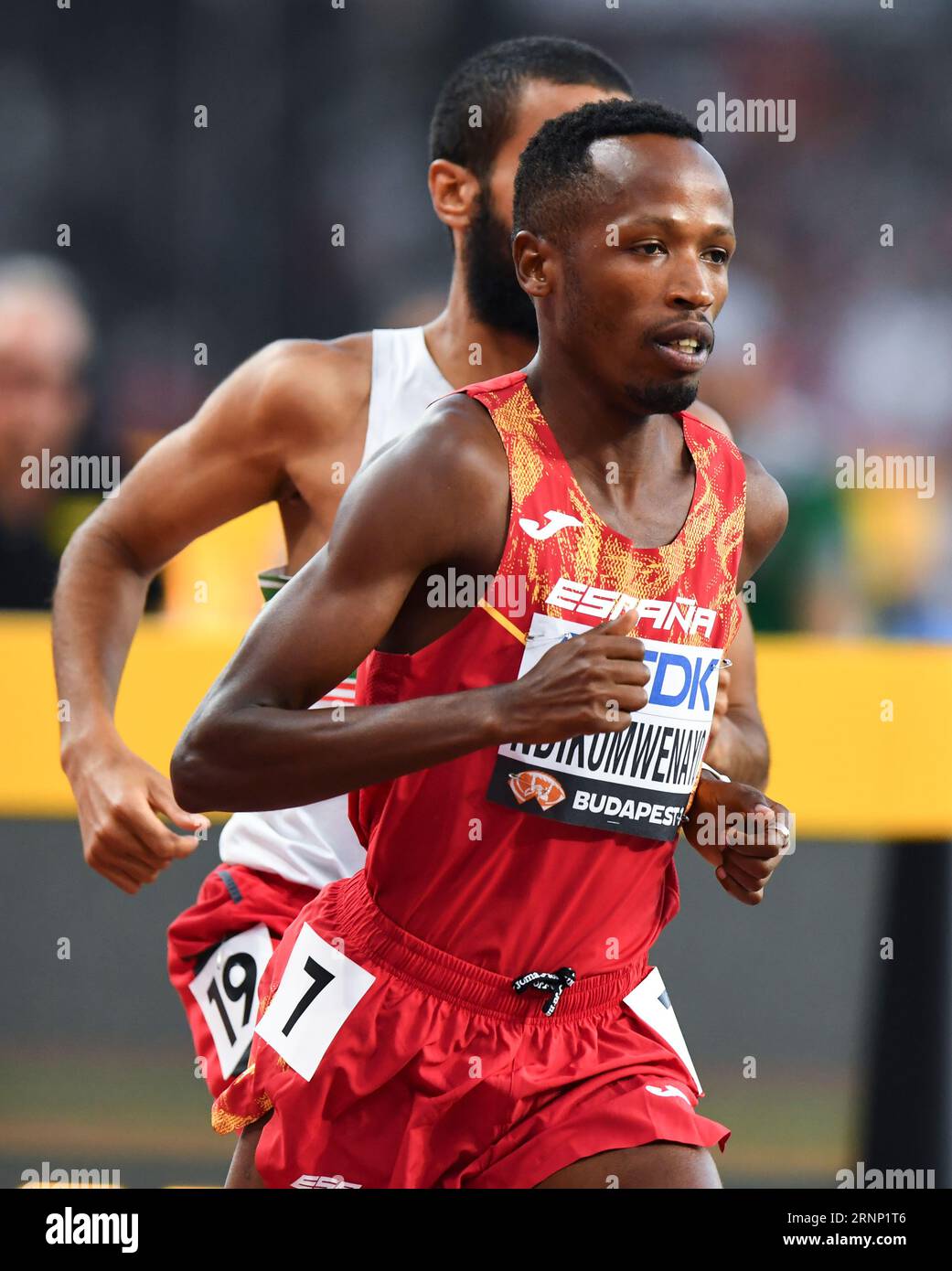 5000m race start line hi-res stock photography and images - Alamy