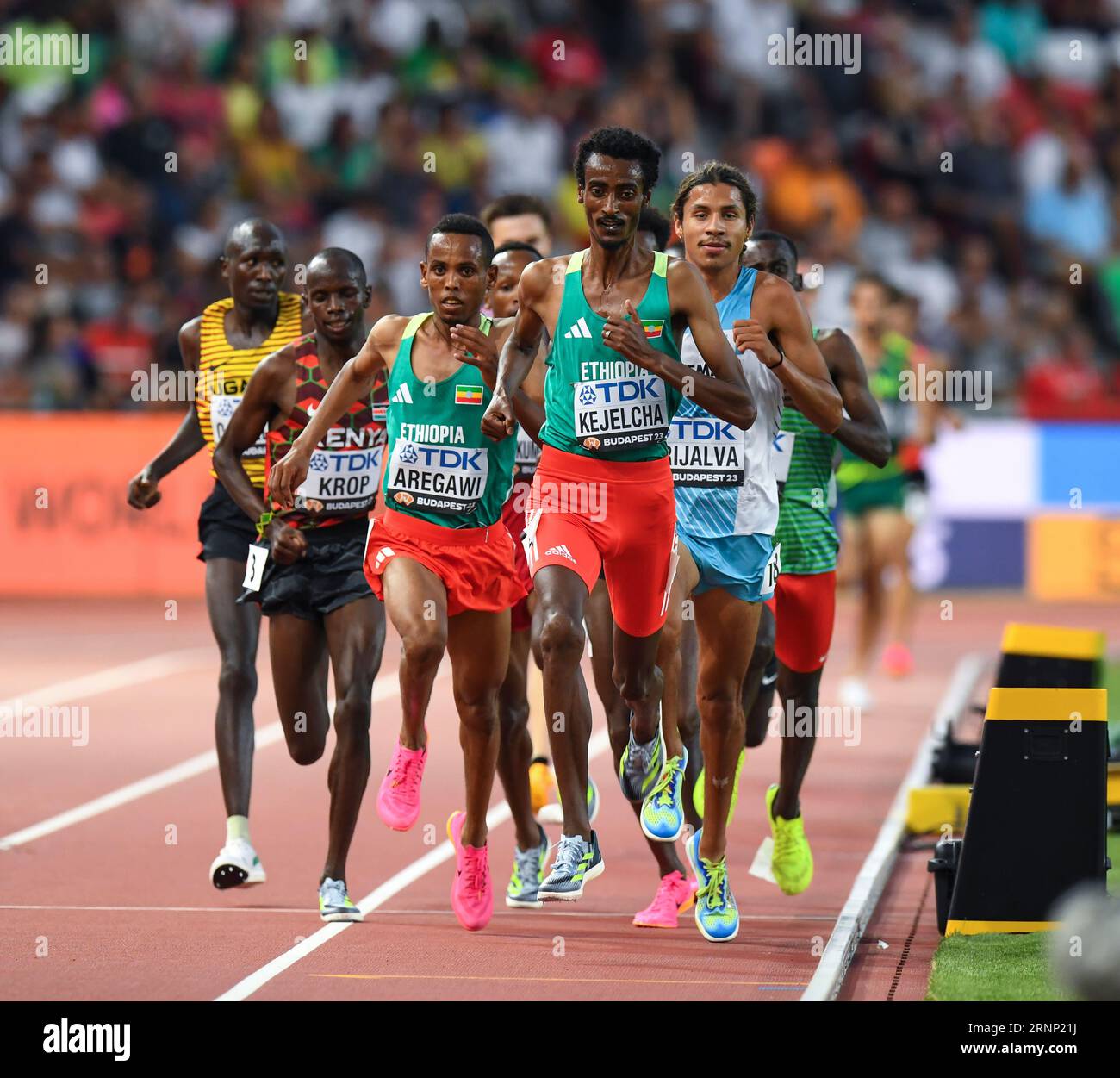 5000m race start line hi-res stock photography and images - Alamy