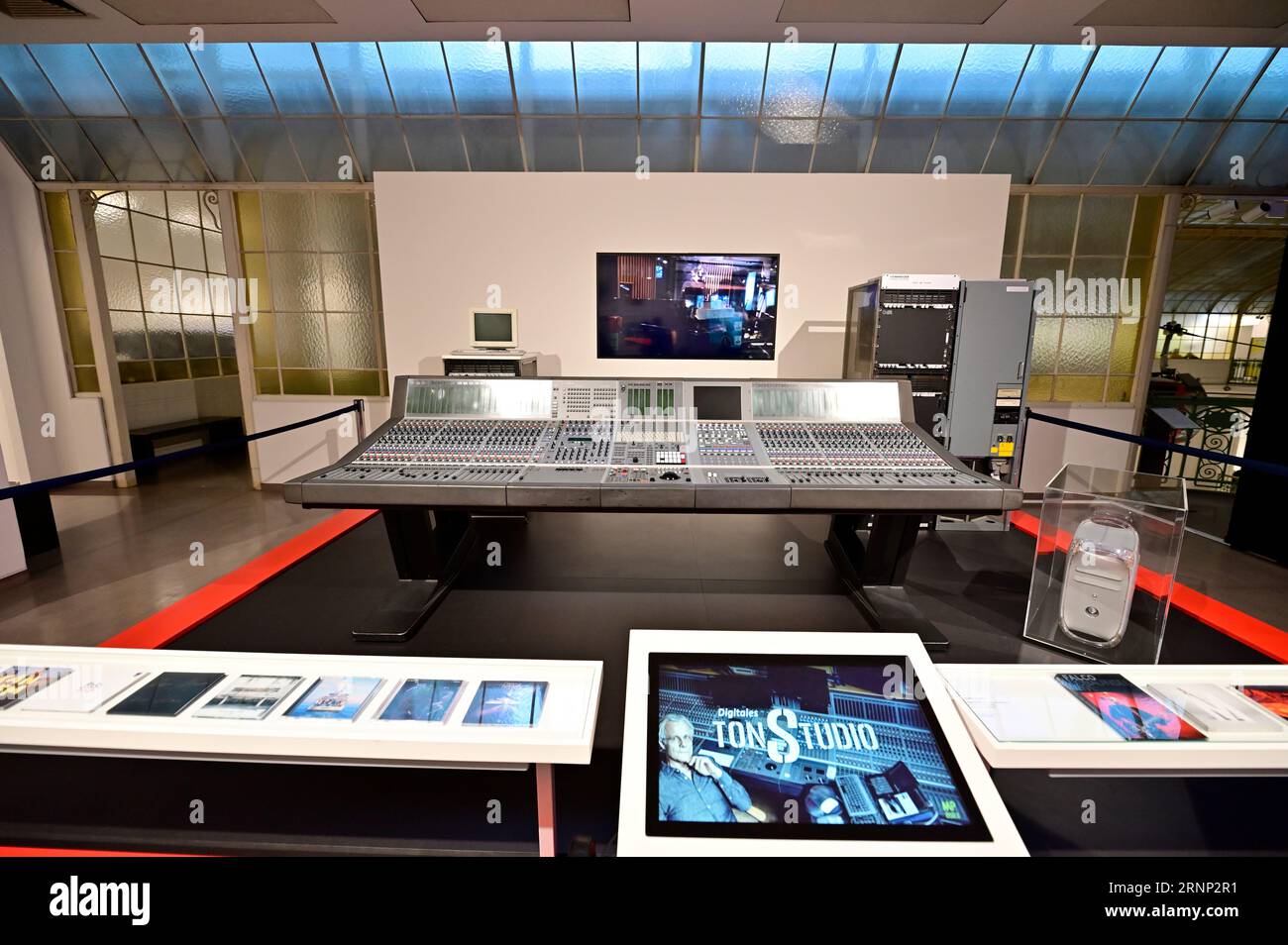 Digital and technological development hi-res stock photography and ...