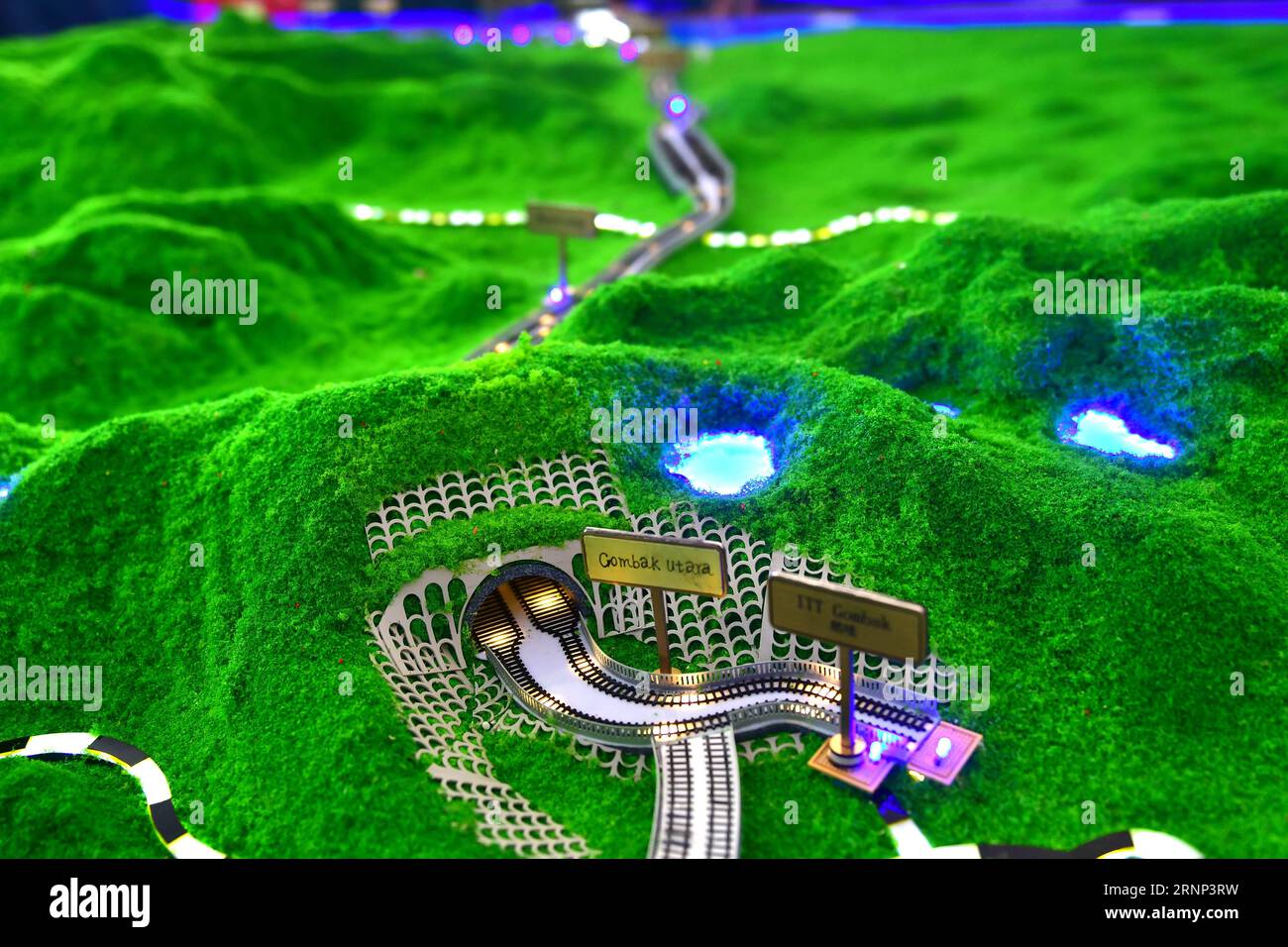 (170809) -- KUANTAN, Aug. 9, 2017 -- A model of the East Coast Rail ...