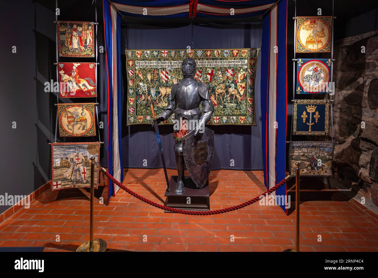 Medieval full plate armour hi-res stock photography and images - Alamy