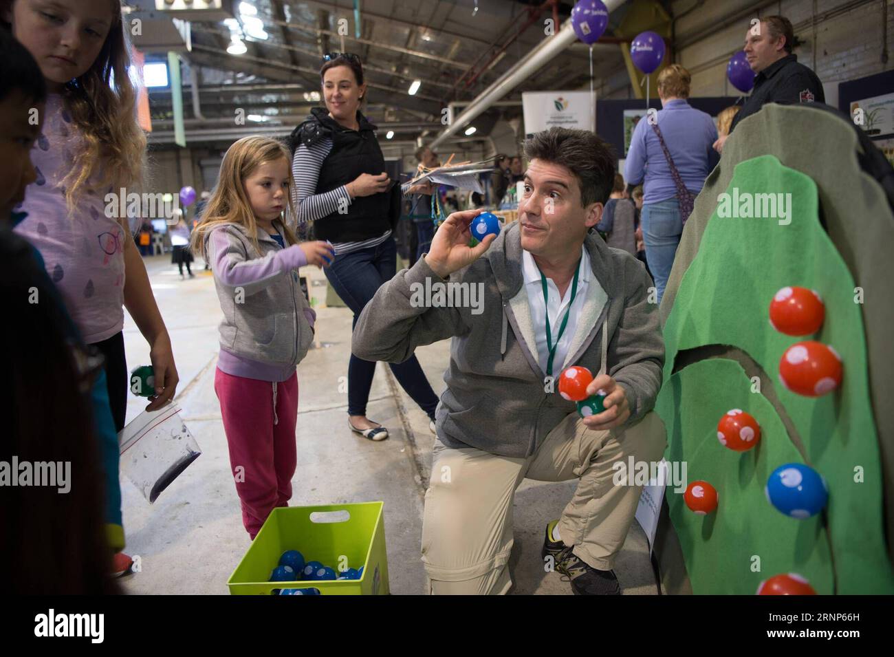 (170812) -- CANBERRA, Aug. 12, 2017 -- A scientist explains the laws of ...