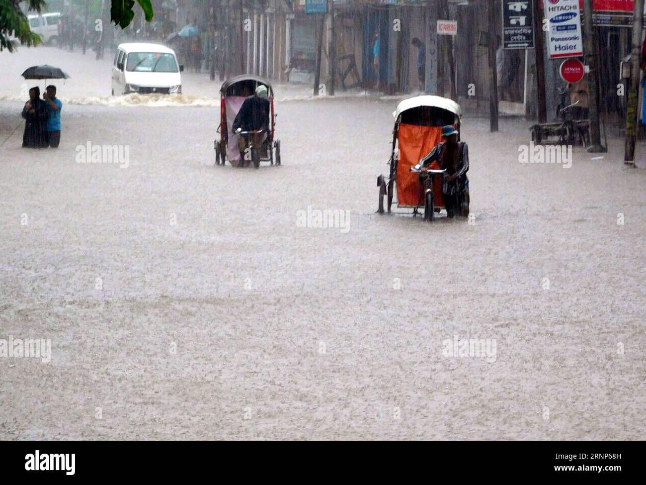 (170813) -- AGARTALA(INDIA), August 13, 2017 () -- Rickshaw pullers ...