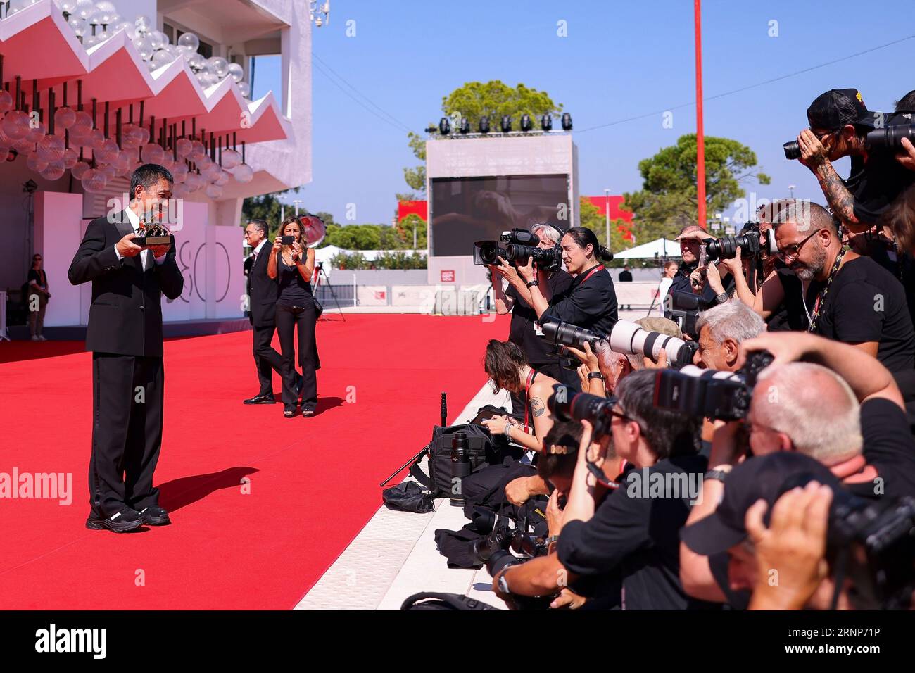Tony Leung Chiu-wai poses for photographers with the Golden Lion for ...