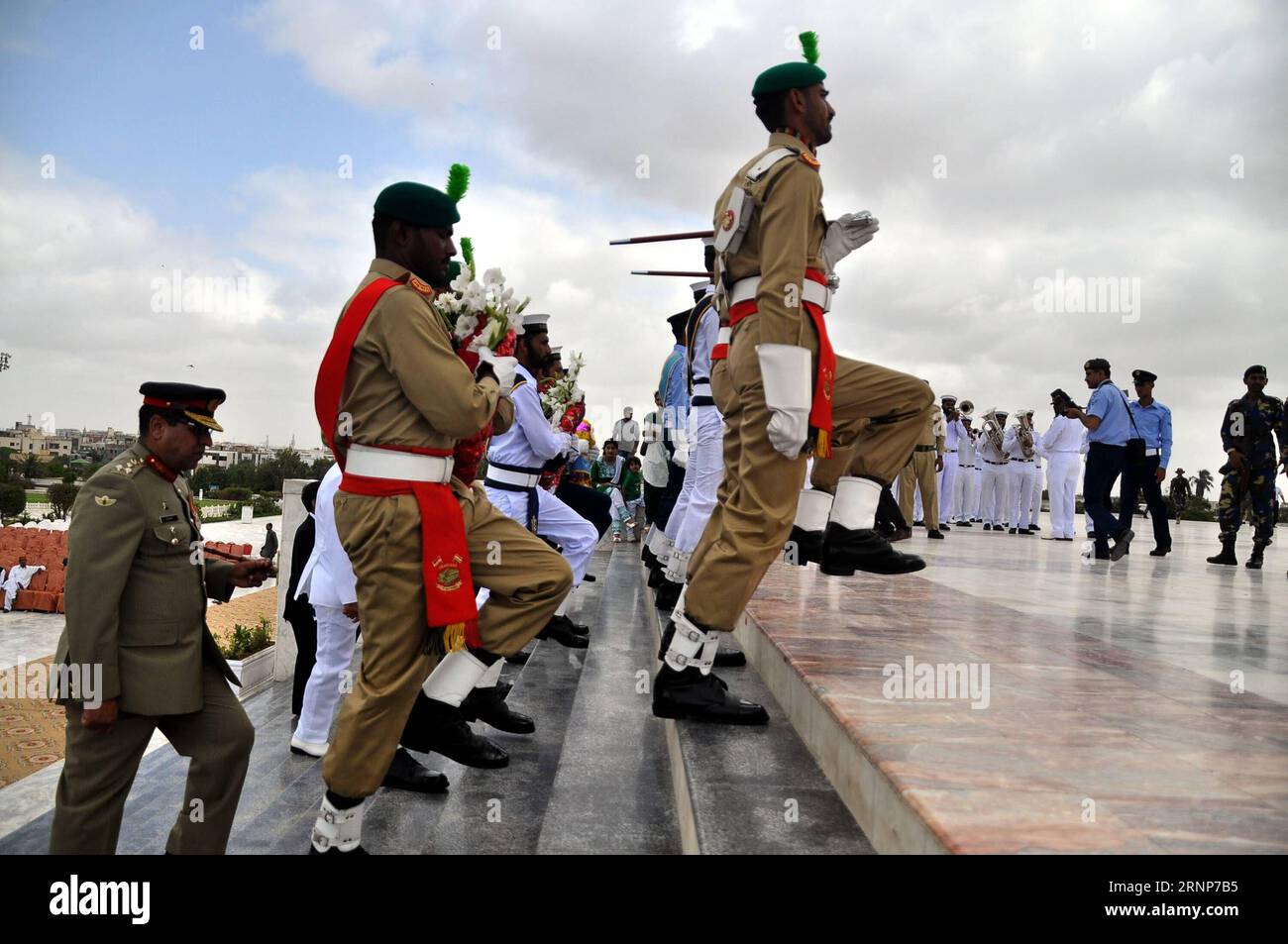(170814) -- KARACHI, Aug. 14, 2017 -- Pakistani army cadets attend a ...