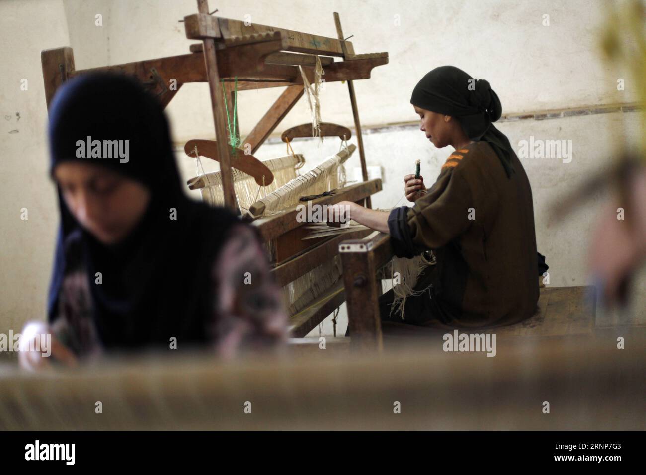Egyptian women weaving hi-res stock photography and images - Alamy