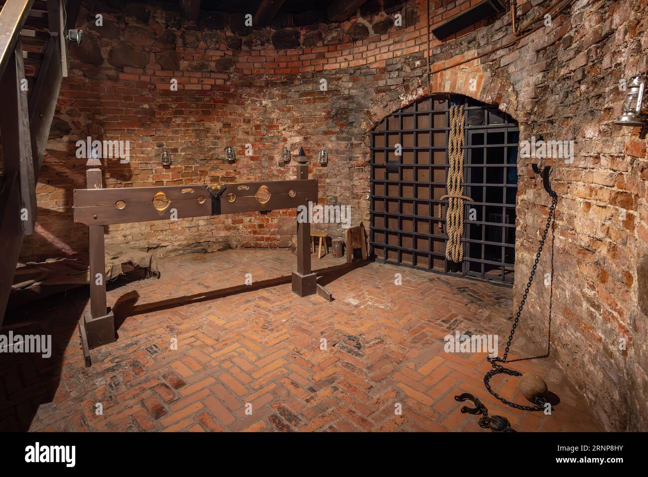 Medieval castle interior hi-res stock photography and images - Alamy