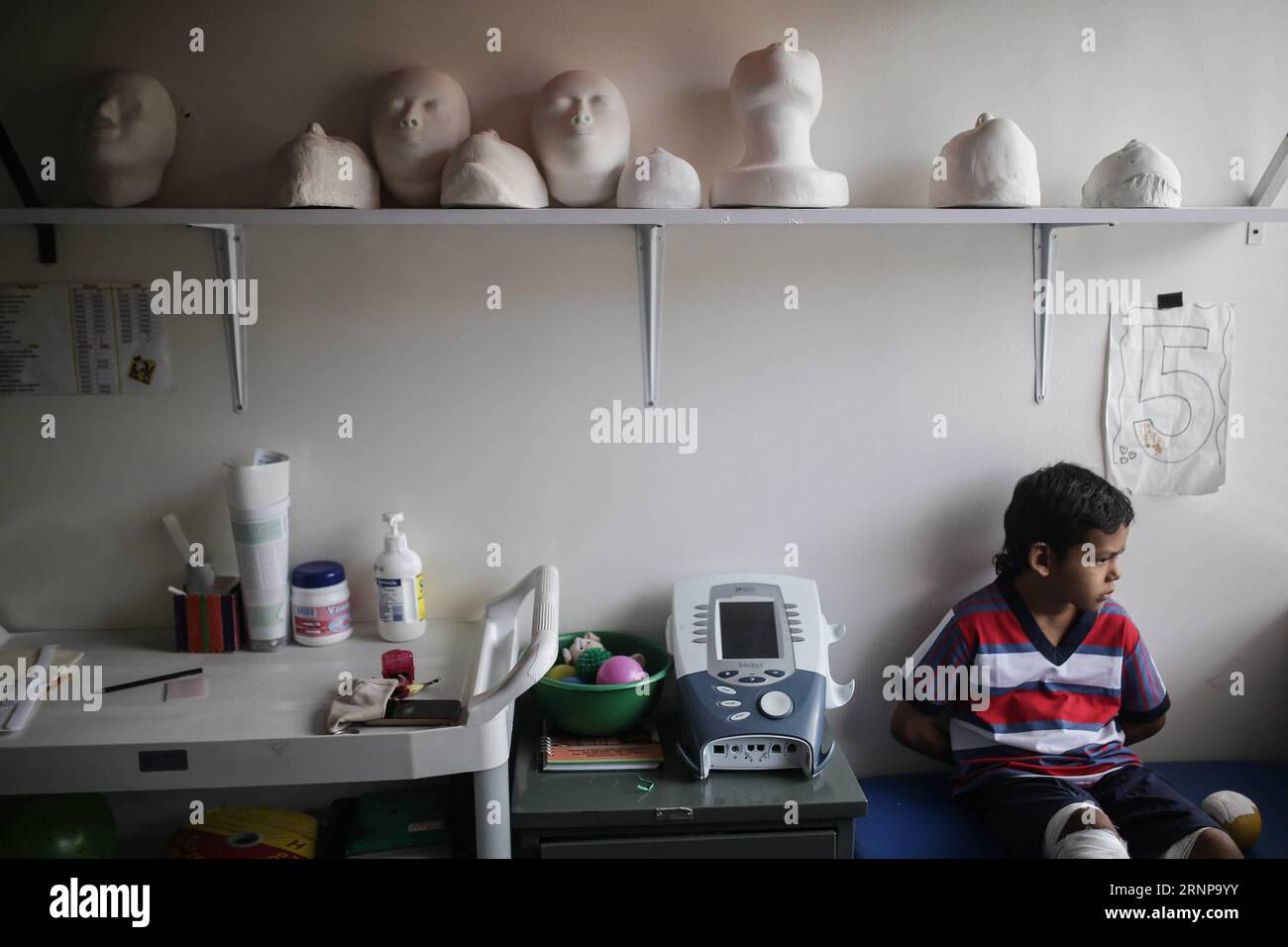 Burn unit hospital hi-res stock photography and images - Alamy
