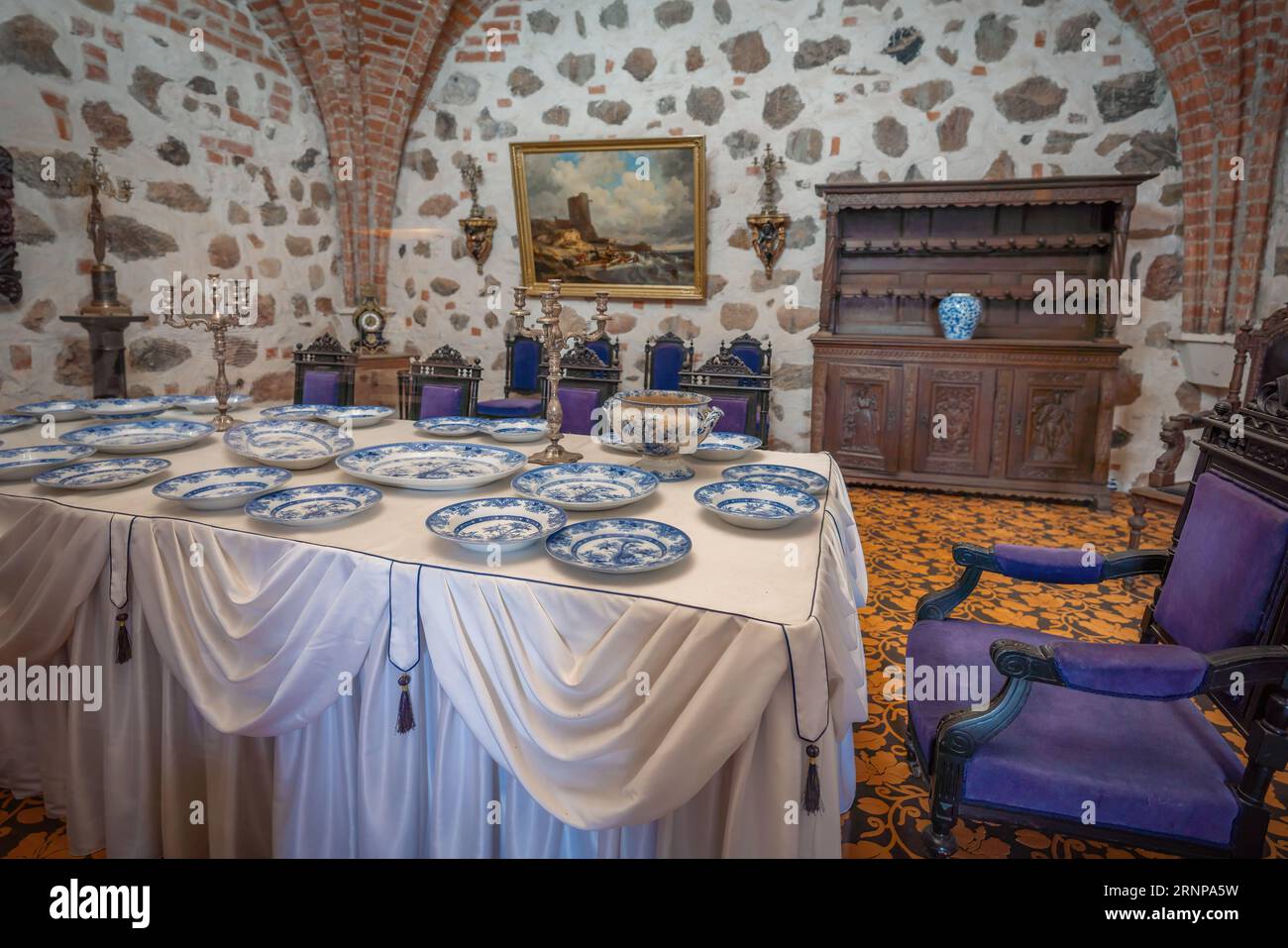 Medieval castle dining room hi-res stock photography and images - Alamy