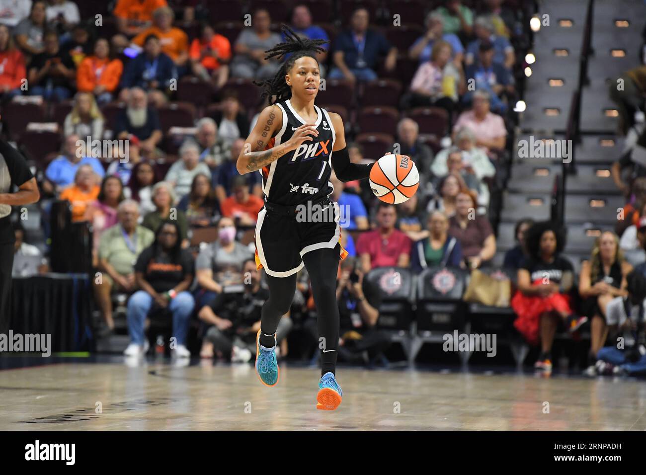 August 31, 2023: Phoenix Mercury guard Sug Sutton (1) dribbles the ball ...