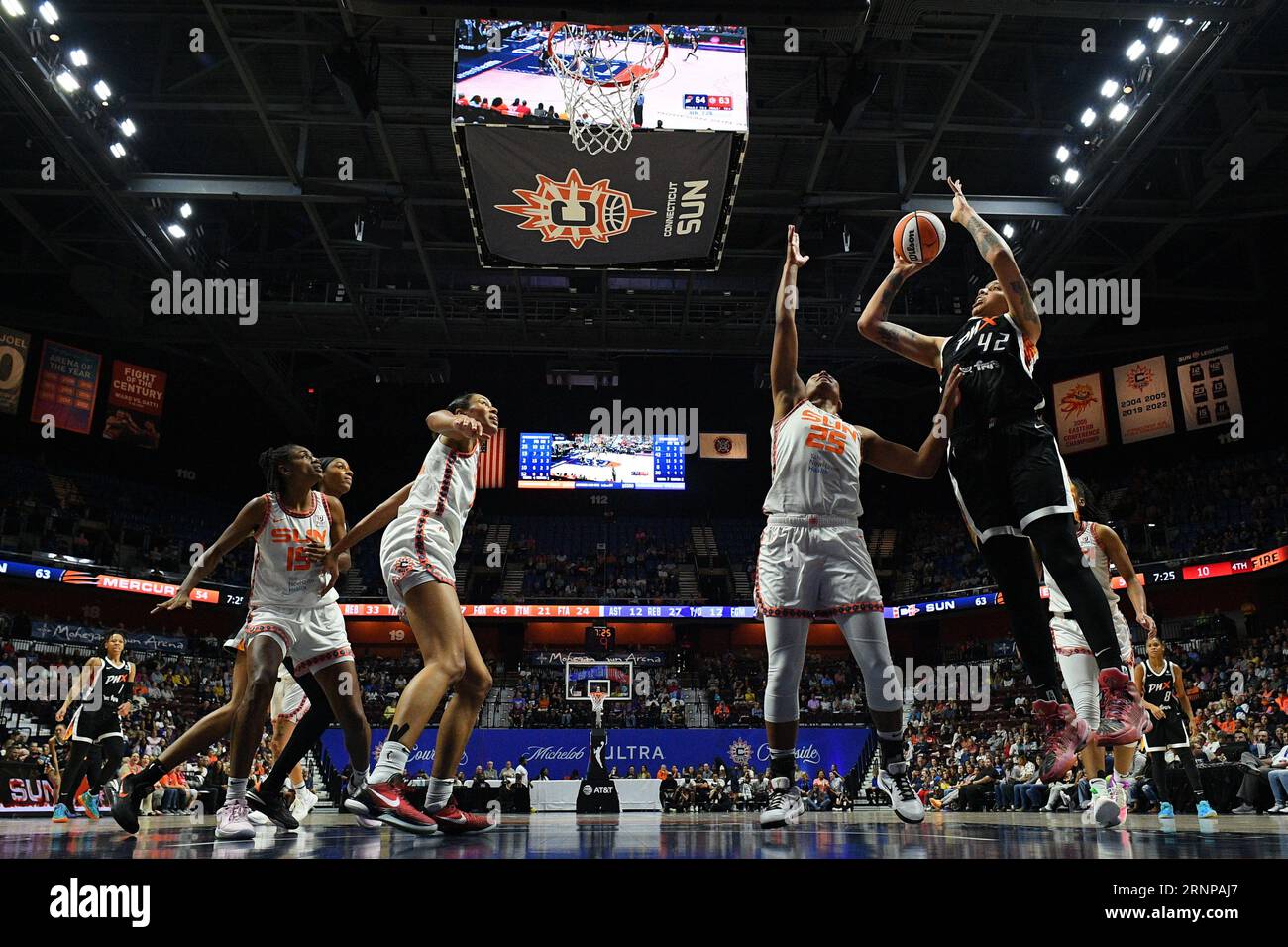 August 31, 2023: Phoenix Mercury center Brittney Griner (42) shoots the ...