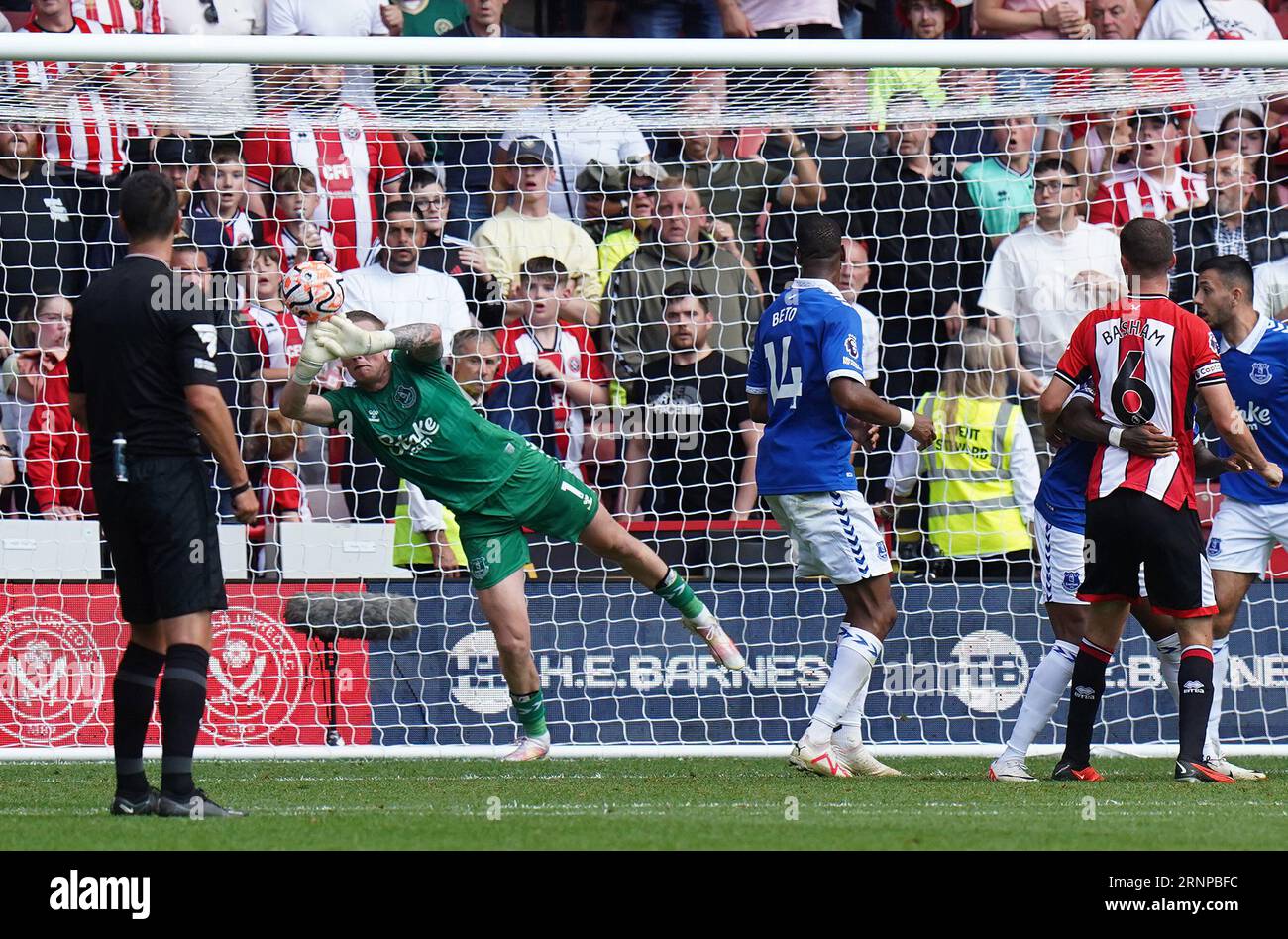 Everton goalkeeper Jordan Pickford makes a save late in the game during ...
