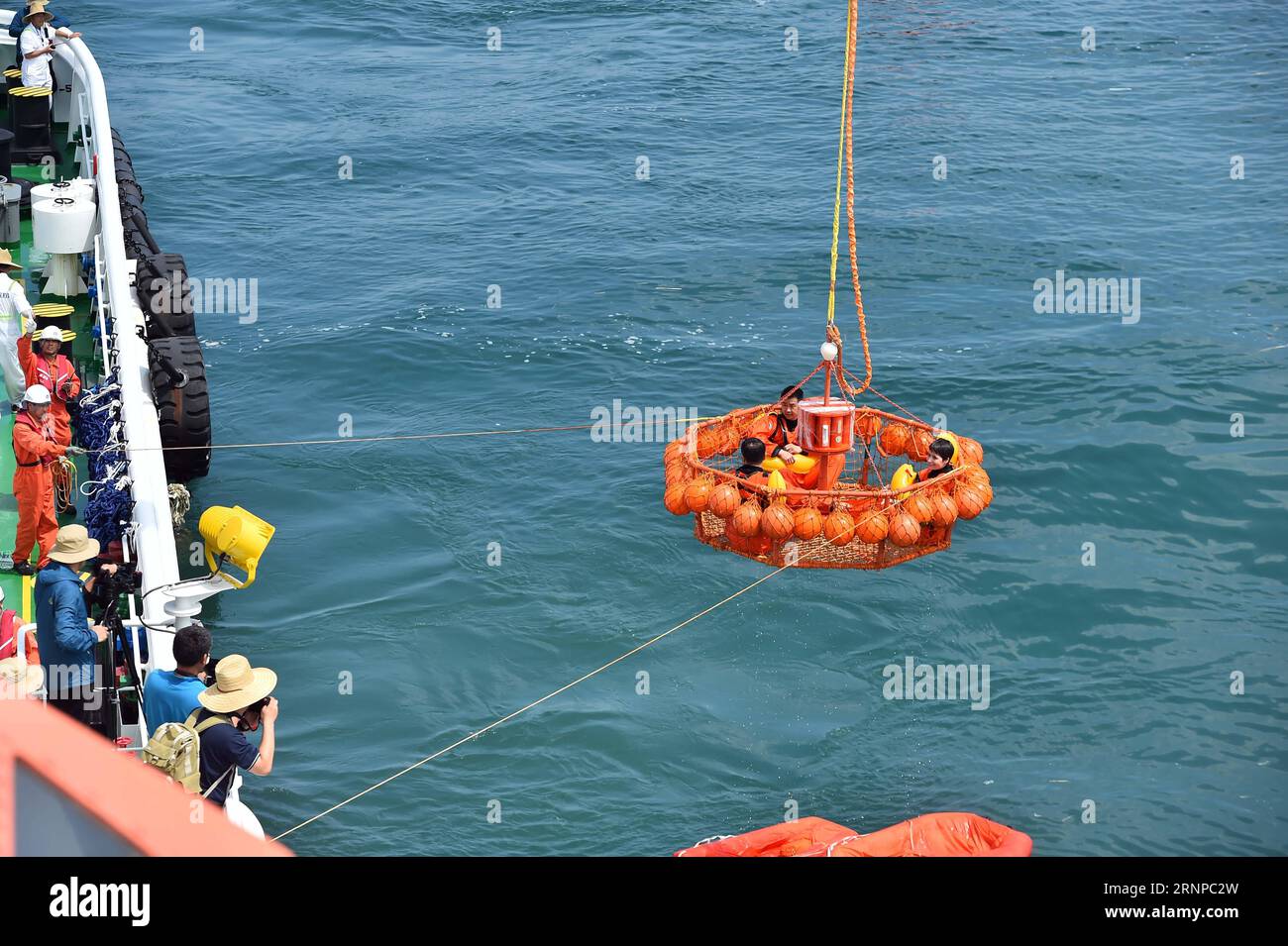 Sea survival training hi-res stock photography and images - Alamy