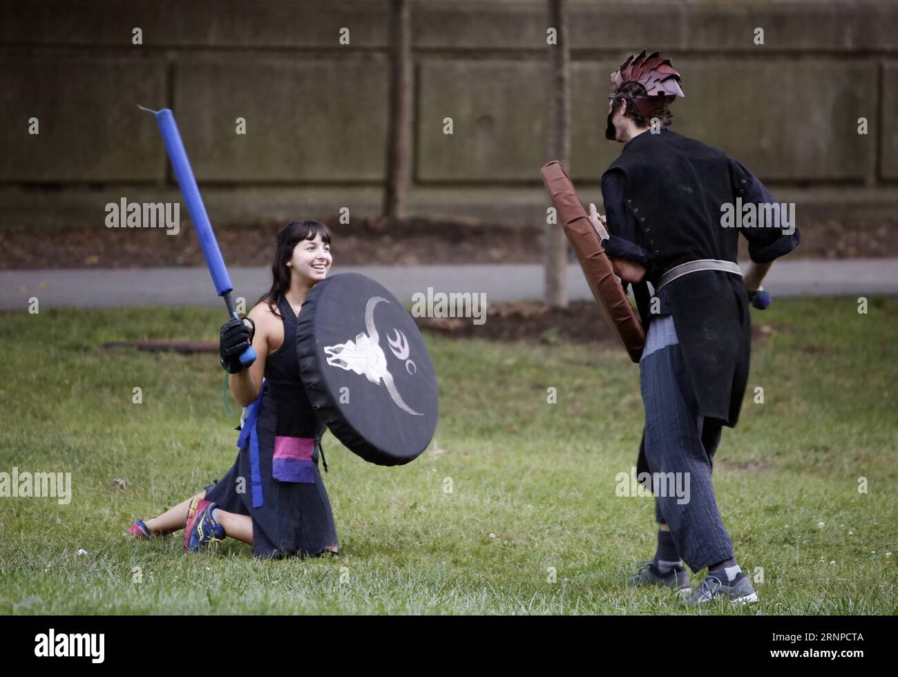 (170823) -- CHICAGO, Aug. 23, 2017 -- People play medieval combat game ...